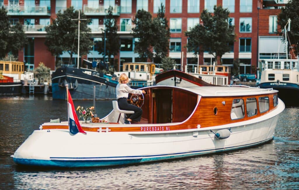 How does the Pride boat experience work? • Pure Boats